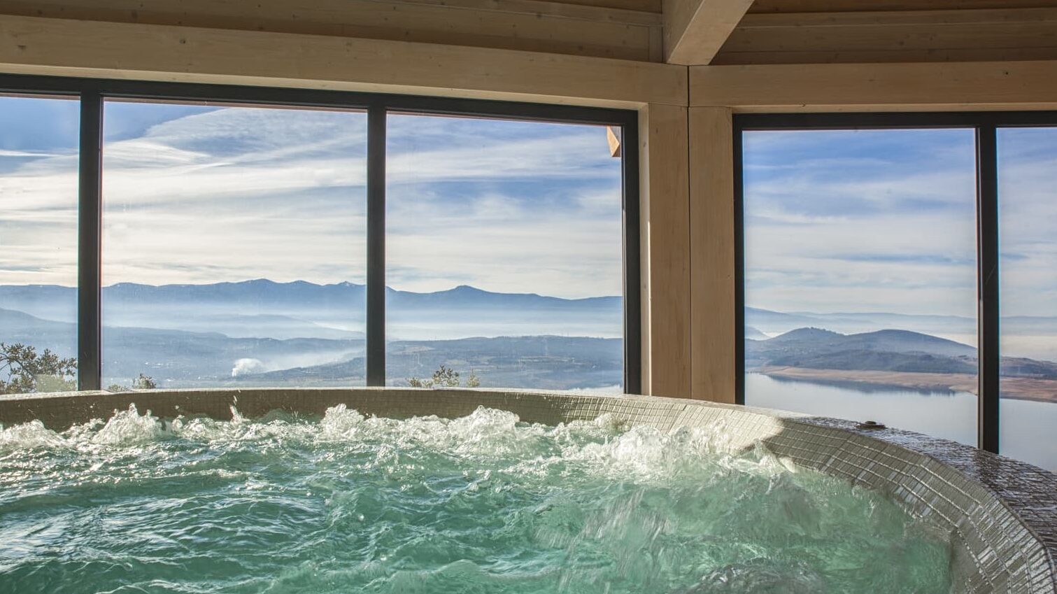 Spa con vistas a la montaña: una experiencia relajante perfecta - GudMornin